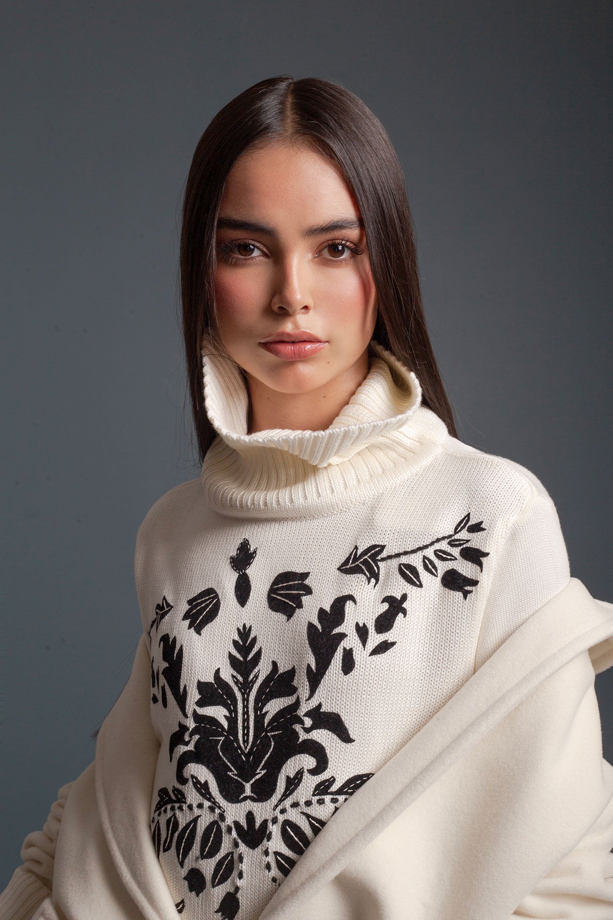 BUZO 3 HEBRAS ARABESCO NÁCAR – Bettina Spitz